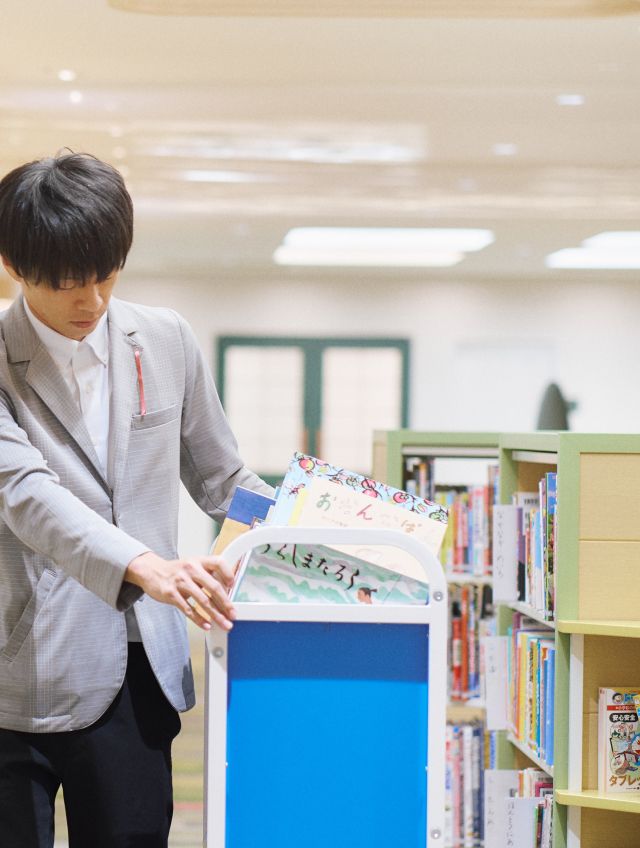 書籍コーナーの紹介｜枚方市立生涯学習交流センター・枚方市立市駅前図書館 - キニナル