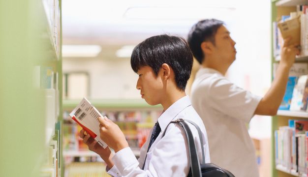 市駅前図書館｜枚方市立生涯学習交流センター・枚方市立市駅前図書館 - キニナル